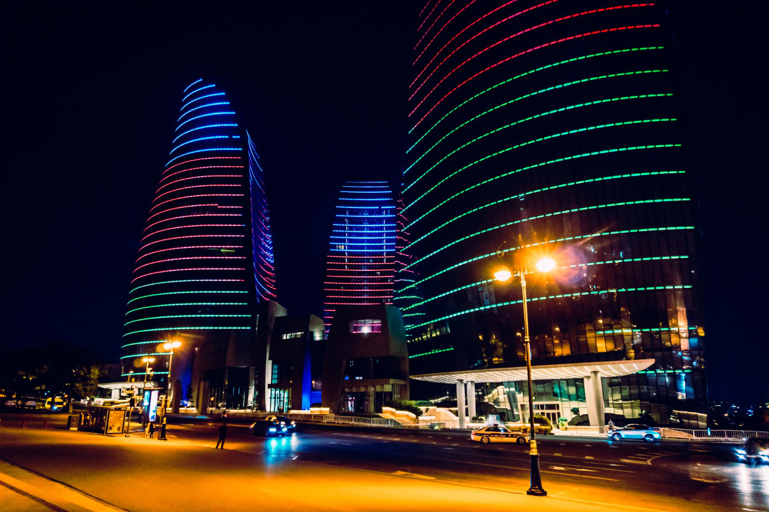Exploring the Vibrant Nightlife of Baku, Azerbaijan - Singoda